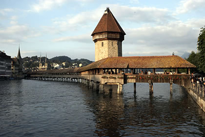Die Luzerner Kapellbrücke in der Schweiz